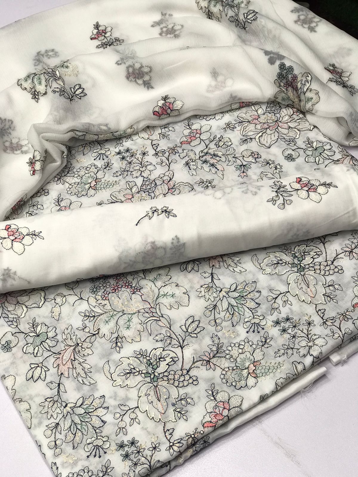 Bareeza lawn 3 piece – ejaazcollection